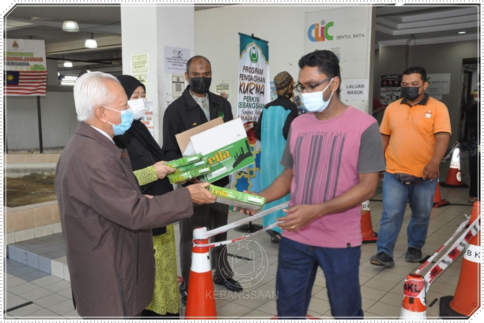 Tan Sri SUA PERKIM Agih 240 Kurma Kepada Masyarakat Di UTC Sentul – PERKIM